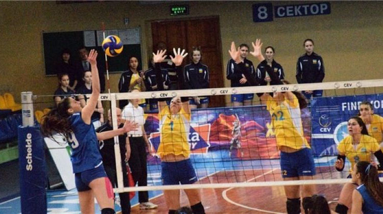 Volleyball Coach